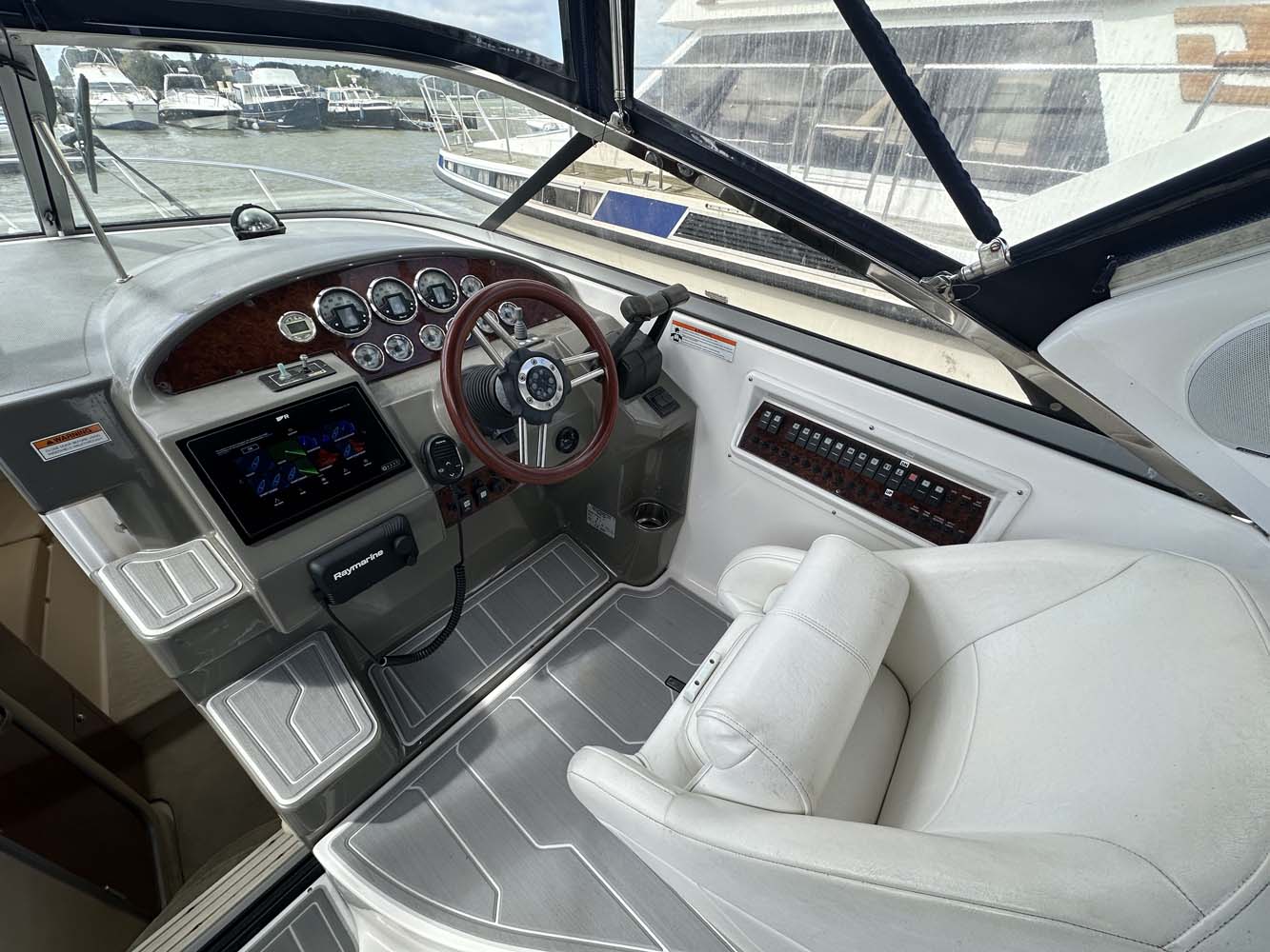 Regal 2860 Window Express For Sale | Blue Lagoon Marine | Used Boats ...