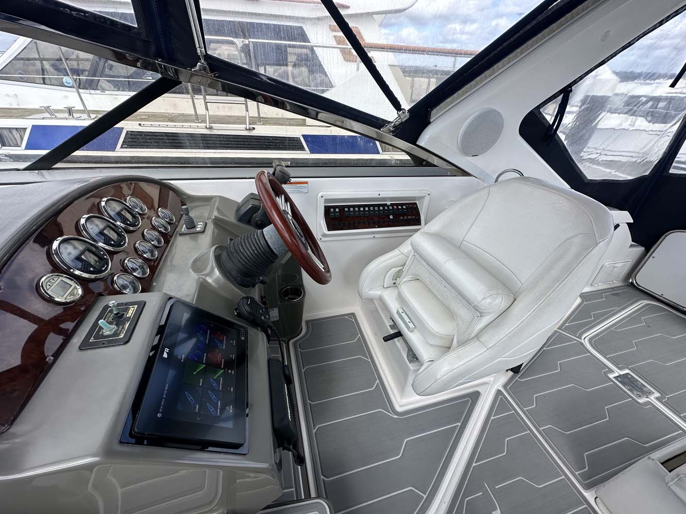 Regal 2860 Window Express For Sale | Blue Lagoon Marine | Used Boats ...